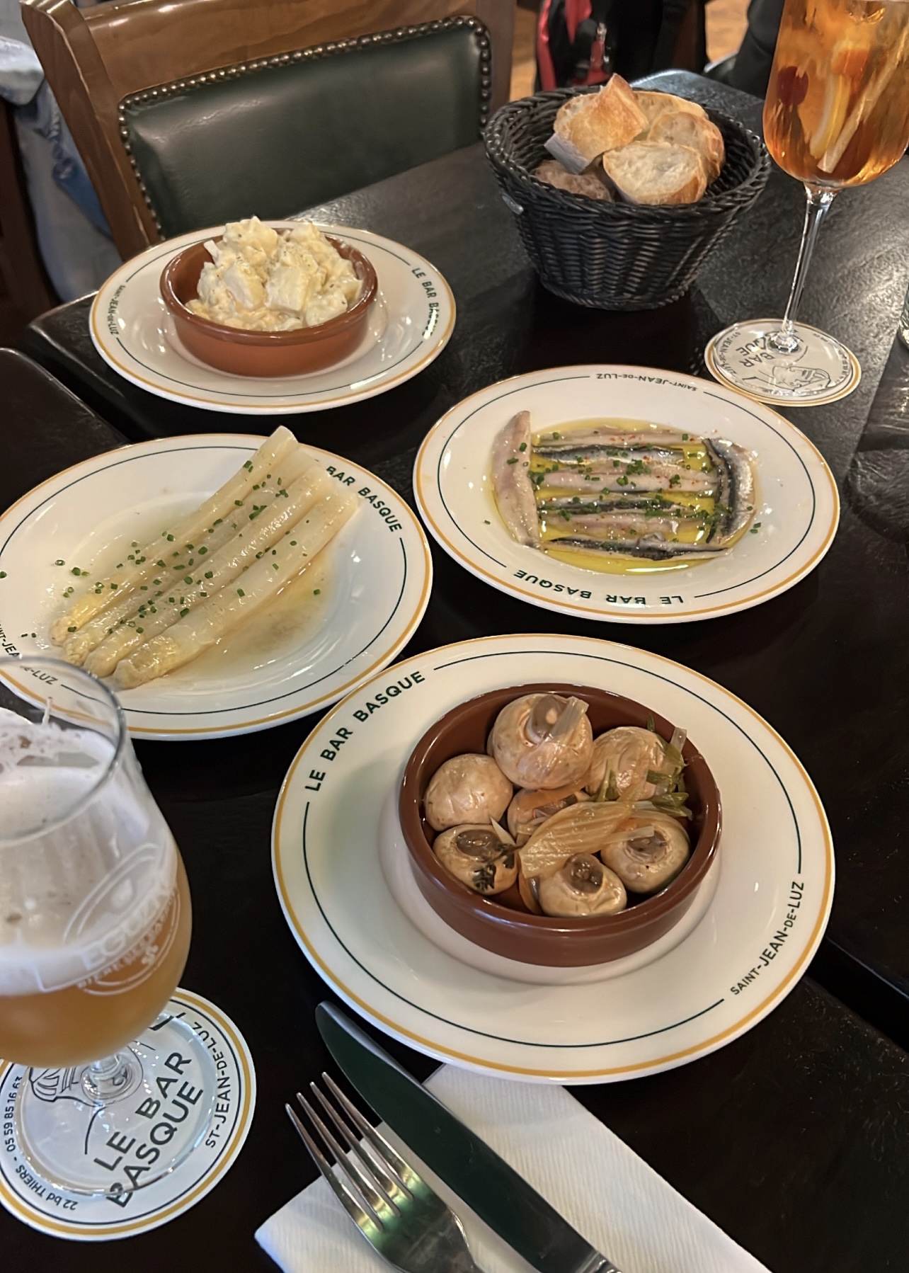 Le bar basque, une institution de Saint-Jean-de-Luz – youMAKEfashion